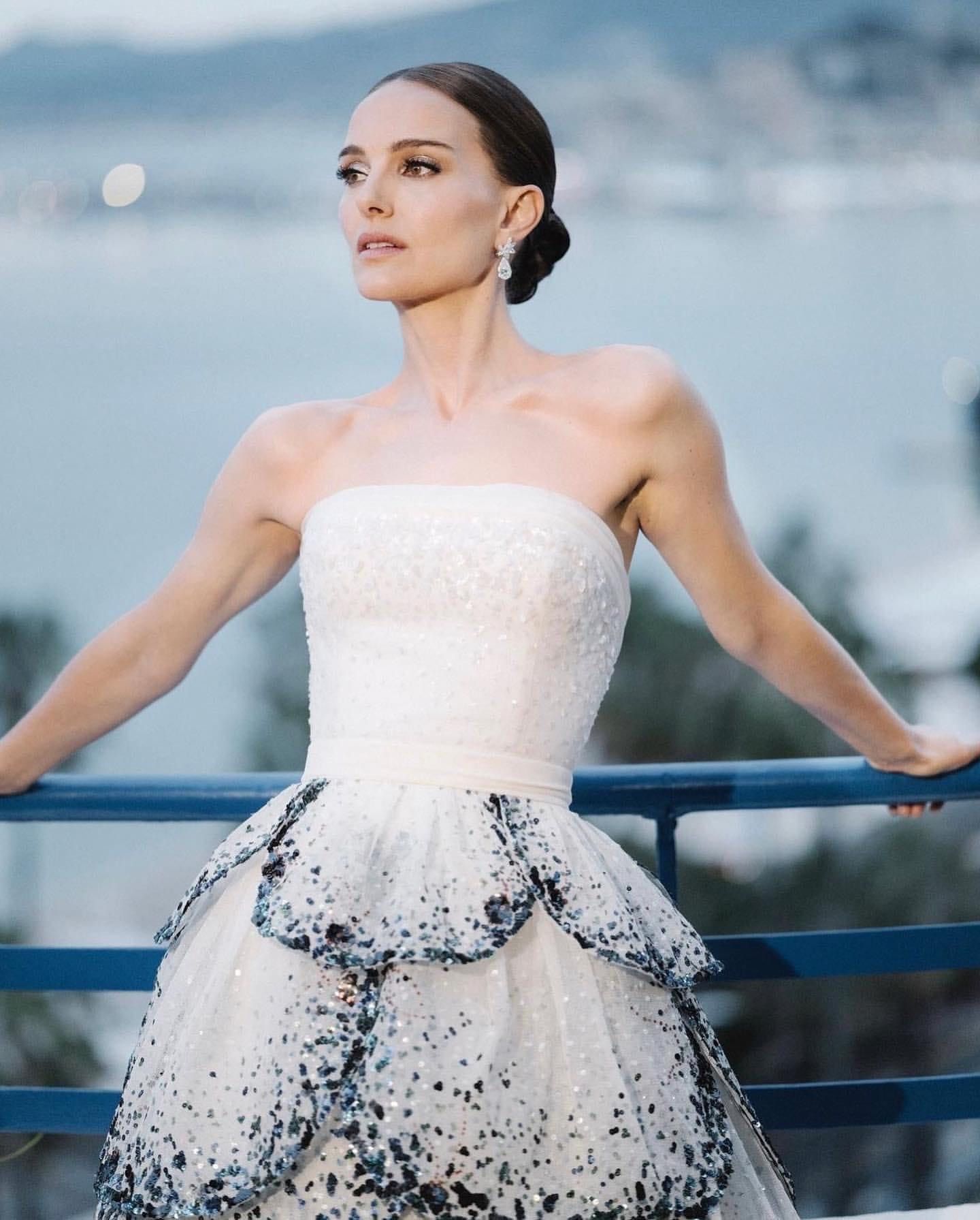 Natalie Portman deslumbra en Cannes con el icónico vestido 'Junon' de ...